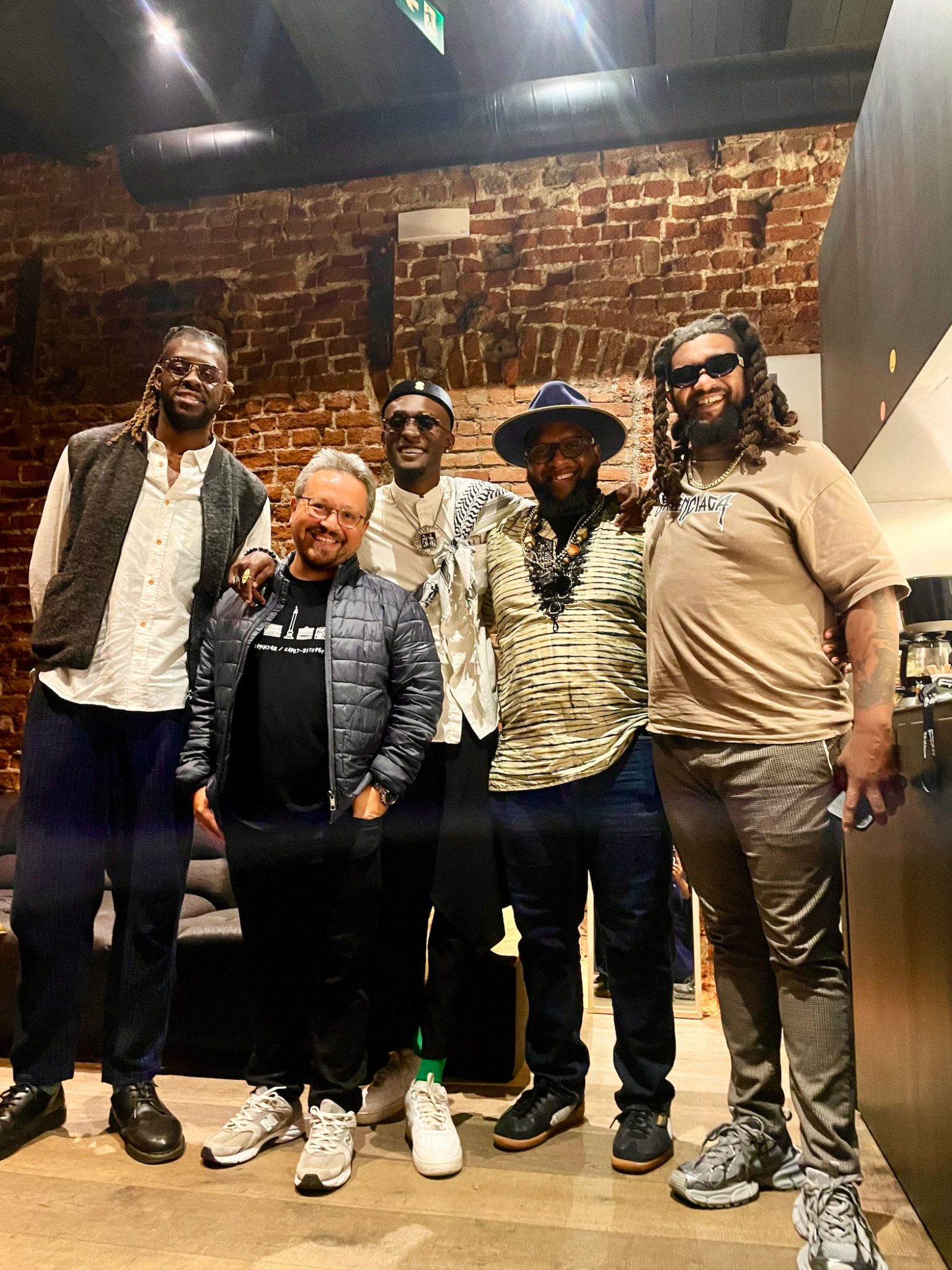 Isaiah Collier & The Chosen Few: Eşsiz Benzersiz Isaiah Collier | Dark ...