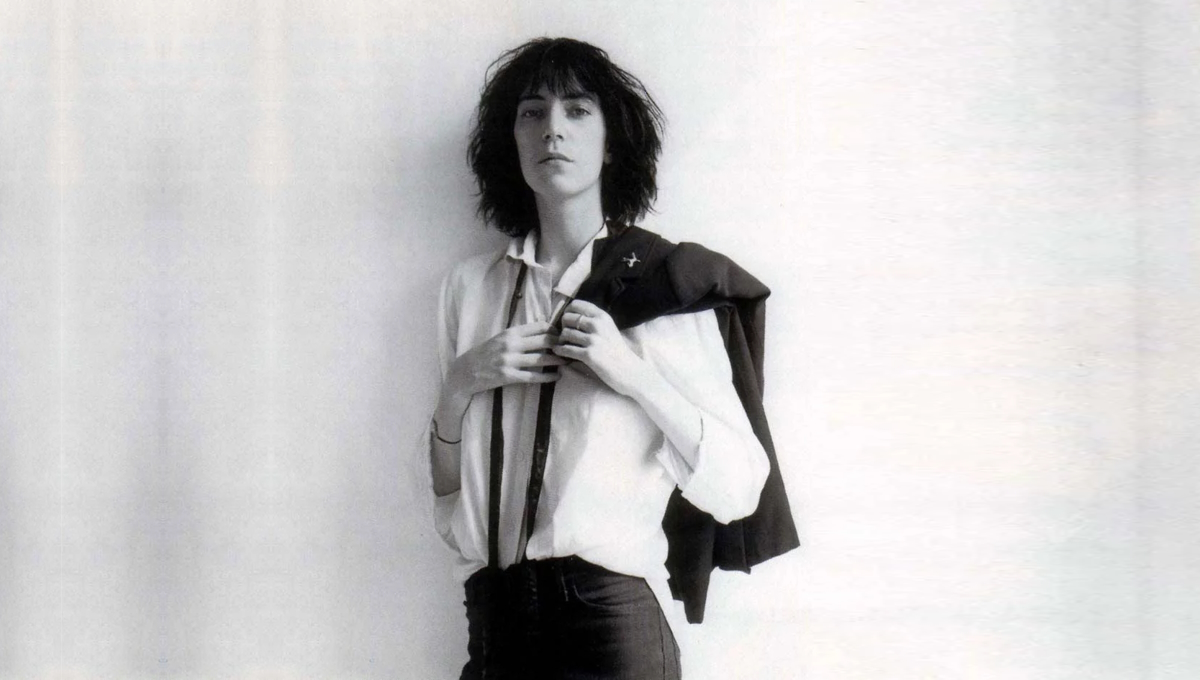 Punk Tanrıçasından Ebedi Bir Armağan: Patti Smith - Horses | Dark Blue ...