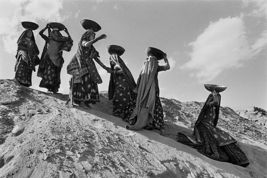 Dünyayı Dinleyen Adam: Sebastião Salgado ve Sessiz Müziği | Dark Blue Notes